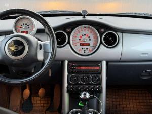 Red MINI Cooper 2003 in Vilnius, with an engine capacity of 1.60 L and mileage of 231 thousand km for 1900 €, photo 15 on AUTOMOTO.COM.LV