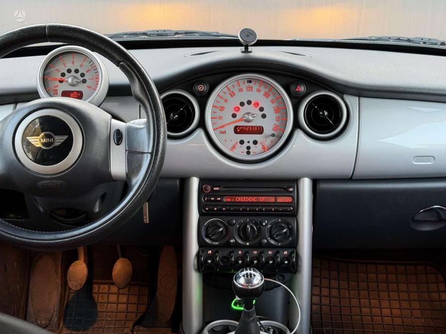 Red MINI Cooper 2003 in Vilnius, with an engine capacity of 1.60 L and mileage of 231 thousand km for 1900 €, photo 15 on AUTOMOTO.COM.LV