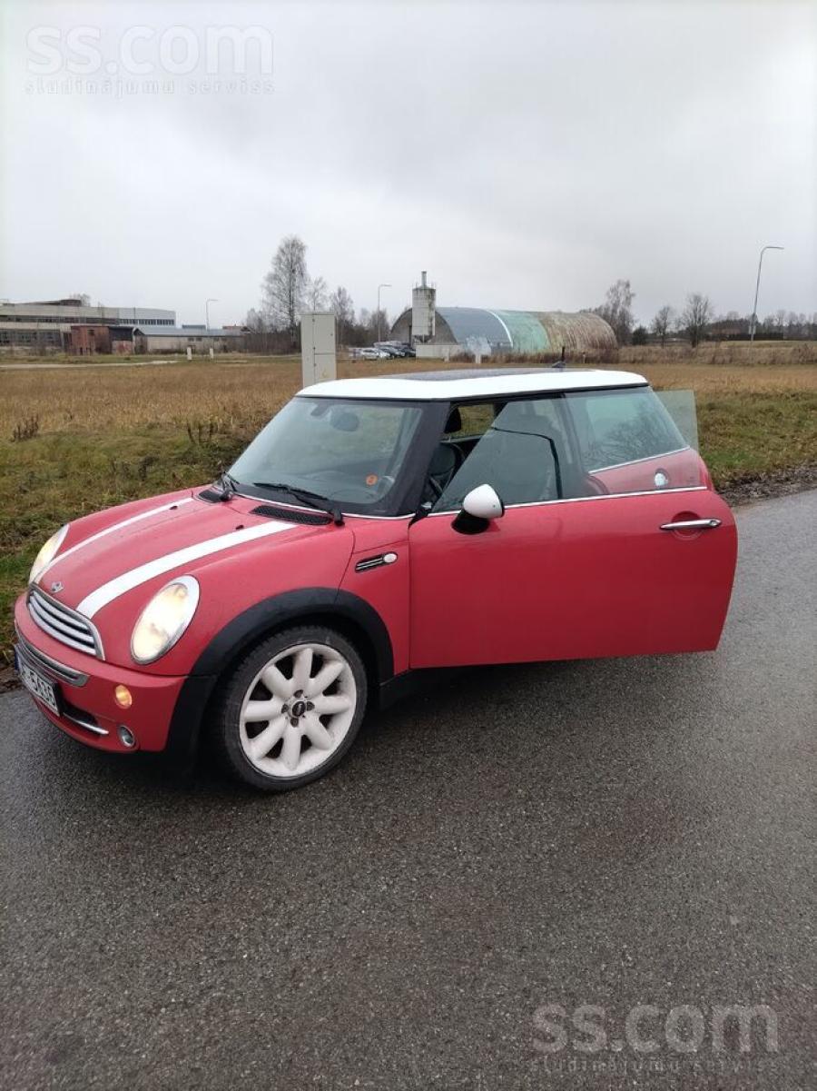 Red MINI Cooper 2004 in Cesis, with an engine capacity of 1.60 L and mileage of 218 thousand km for 1600 €, photo 1 on AUTOMOTO.COM.LV