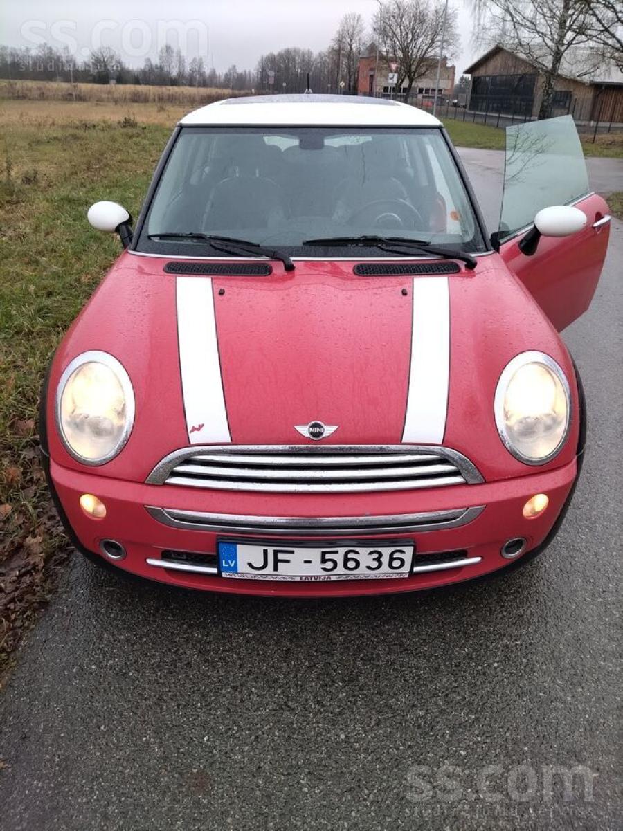 Red MINI Cooper 2004 in Cesis, with an engine capacity of 1.60 L and mileage of 218 thousand km for 1600 €, photo 2 on AUTOMOTO.COM.LV