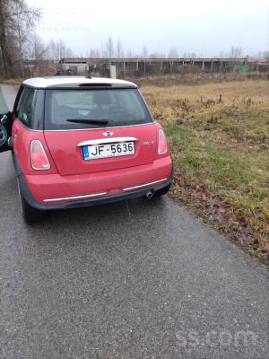 Red MINI Cooper 2004 in Cesis, with an engine capacity of 1.60 L and mileage of 218 thousand km for 1600 €, photo 4 on AUTOMOTO.COM.LV