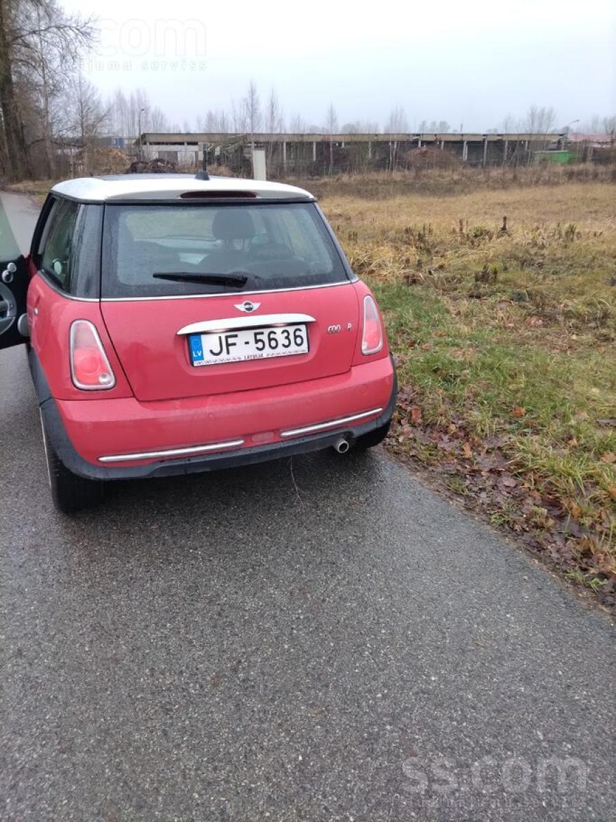 Red MINI Cooper 2004 in Cesis, with an engine capacity of 1.60 L and mileage of 218 thousand km for 1600 €, photo 4 on AUTOMOTO.COM.LV