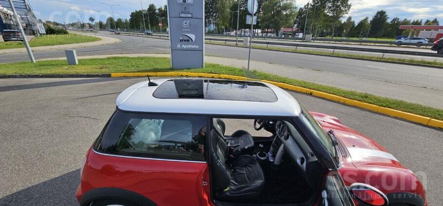 Red MINI Cooper 2004 in Riga, with an engine capacity of 1.60 L and mileage of 222 thousand km for 1800 €, photo 10 on AUTOMOTO.COM.LV