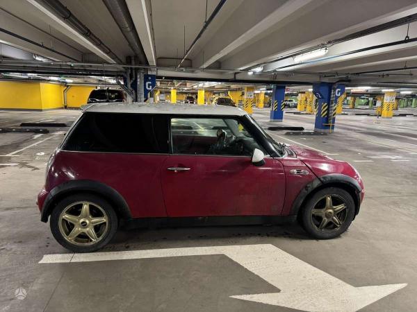 Sarkans MINI Cooper 2006 Viļņa, ar dzinēja tilpumu 1.40 L un nobraukumu 273 tūkst. km par 820 €, foto 2 vietnē AUTOMOTO.COM.LV