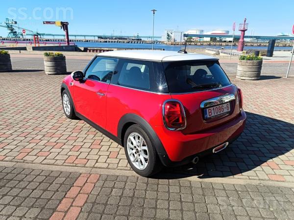 Red MINI Cooper 2020 in Ventspils, with an engine capacity of 1.50 L and mileage of 155 thousand km for 9700 €, photo 7 on AUTOMOTO.COM.LV