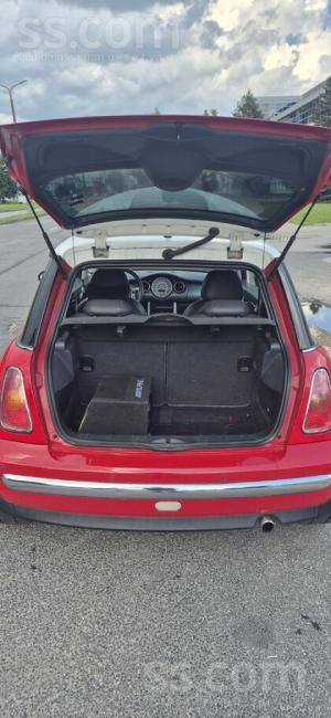 Red MINI Cooper 2002 in Riga, with an engine capacity of 1.60 L and mileage of 263 thousand km for 950 €, photo 6 on AUTOMOTO.COM.LV