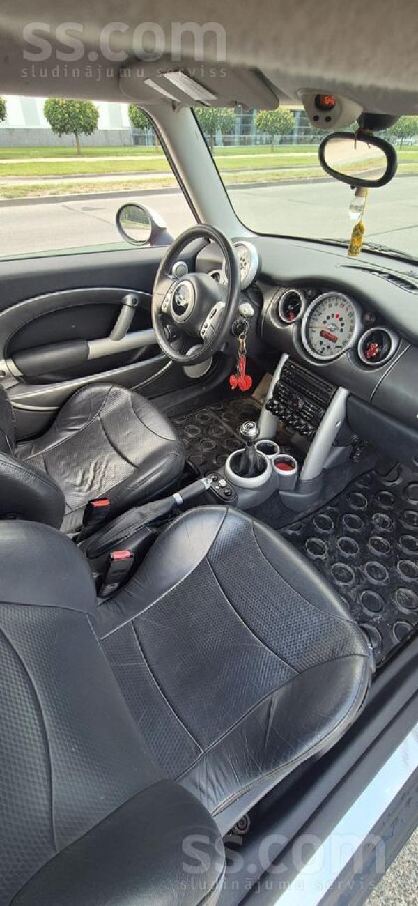 Sarkans MINI Cooper 2002 Rīga, ar dzinēja tilpumu 1.60 L un nobraukumu 263 tūkst. km par 950 €, foto 7 vietnē AUTOMOTO.COM.LV