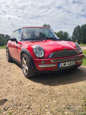 Sarkans MINI Cooper 2002 Rīga, ar dzinēja tilpumu 1.60 L un nobraukumu 269 tūkst. km par 1700 €, foto  vietnē AUTOMOTO.COM.LV