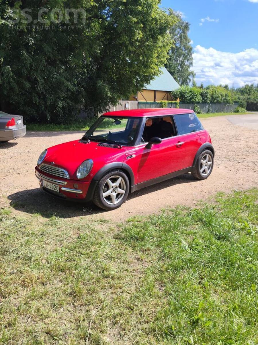 Red MINI Cooper 2002 in Riga, with an engine capacity of 1.60 L and mileage of 269 thousand km for 1700 €, photo 3 on AUTOMOTO.COM.LV