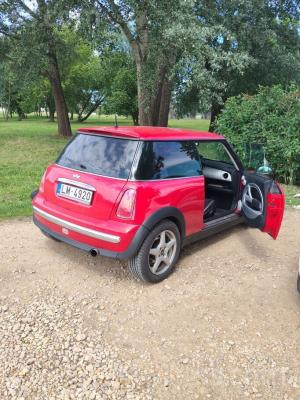 Red MINI Cooper 2002 in Riga, with an engine capacity of 1.60 L and mileage of 269 thousand km for 1700 €, photo 4 on AUTOMOTO.COM.LV