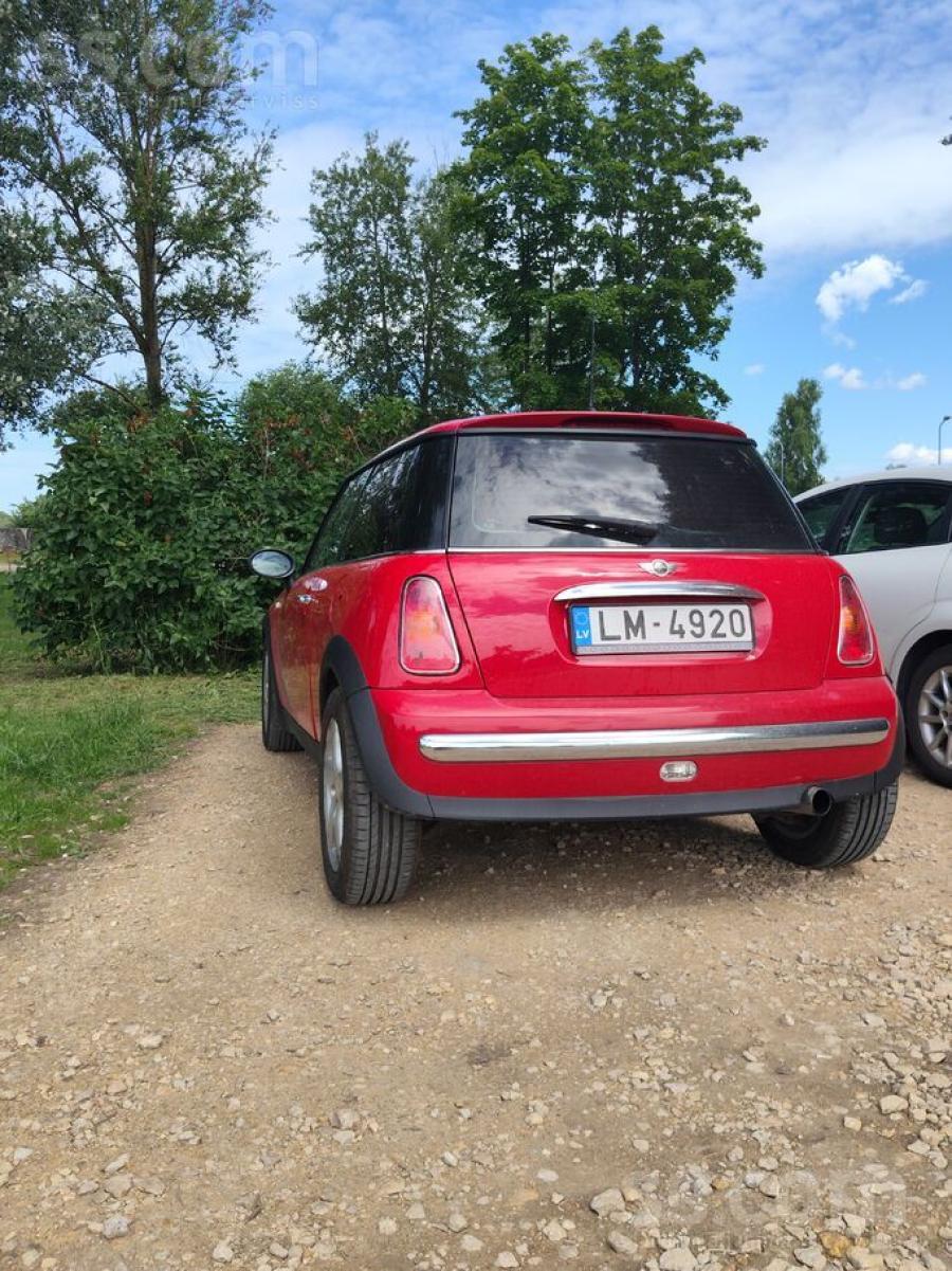 Red MINI Cooper 2002 in Riga, with an engine capacity of 1.60 L and mileage of 269 thousand km for 1700 €, photo 5 on AUTOMOTO.COM.LV