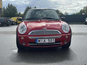 Sarkans MINI Cooper 2004 Kauņa, ar dzinēja tilpumu 1.60 L un nobraukumu 183 tūkst. km par 2200 €, foto  vietnē AUTOMOTO.COM.LV