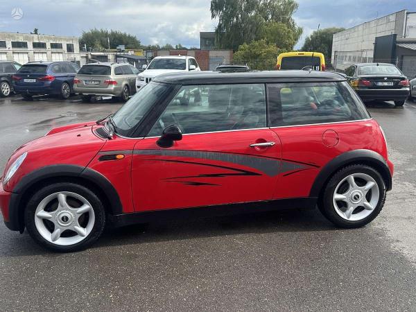 Red MINI Cooper 2004 in Kaunas, with an engine capacity of 1.60 L and mileage of 183 thousand km for 2200 €, photo 5 on AUTOMOTO.COM.LV