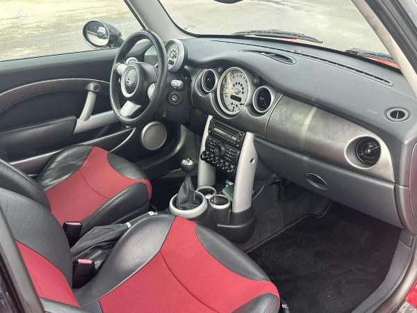 Red MINI Cooper 2004 in Kaunas, with an engine capacity of 1.60 L and mileage of 183 thousand km for 2200 €, photo 11 on AUTOMOTO.COM.LV