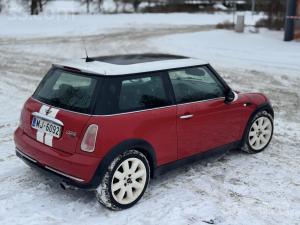 Red MINI Cooper 2006 in Jelgava, with an engine capacity of 1.60 L and mileage of 265 thousand km for 2000 €, photo 4 on AUTOMOTO.COM.LV