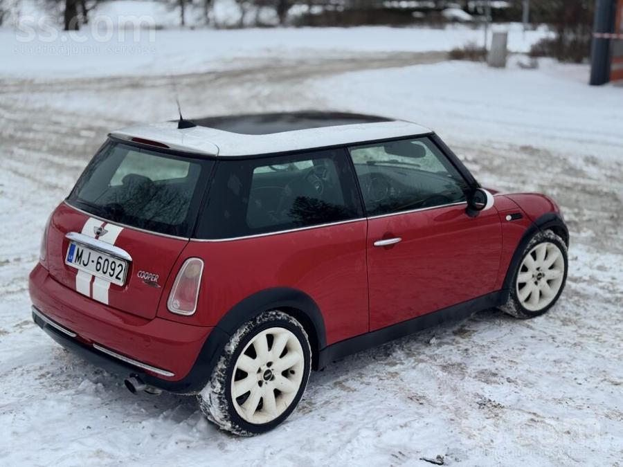 Red MINI Cooper 2006 in Jelgava, with an engine capacity of 1.60 L and mileage of 265 thousand km for 2000 €, photo 4 on AUTOMOTO.COM.LV