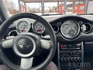 Red MINI Cooper 2006 in Jelgava, with an engine capacity of 1.60 L and mileage of 265 thousand km for 2000 €, photo 9 on AUTOMOTO.COM.LV