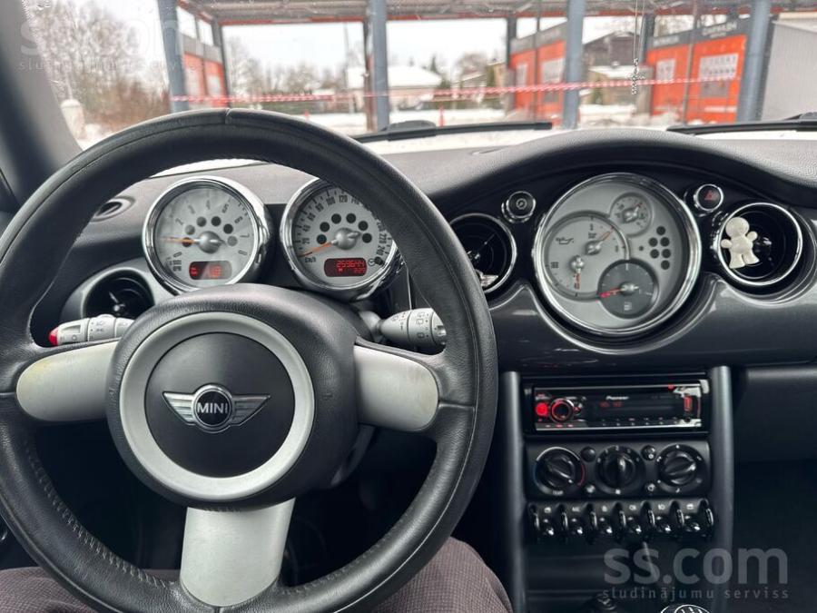 Red MINI Cooper 2006 in Jelgava, with an engine capacity of 1.60 L and mileage of 265 thousand km for 2000 €, photo 9 on AUTOMOTO.COM.LV