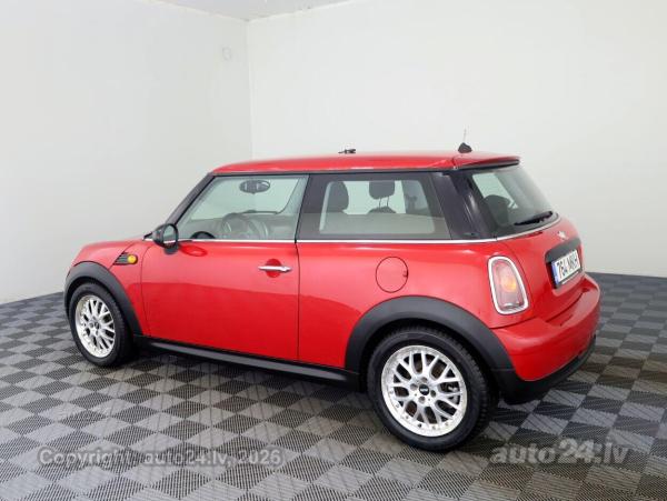 Sarkans MINI Cooper 2007 Tallina, ar dzinēja tilpumu 1.40 L un nobraukumu 179 tūkst. km par 1999 €, foto 4 vietnē AUTOMOTO.COM.LV
