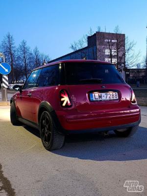 Sarkans MINI Cooper 2007 Akmenė, ar dzinēja tilpumu 1.40 L un nobraukumu 248 tūkst. km par 2700 €, foto 4 vietnē AUTOMOTO.COM.LV