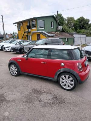 Red MINI Cooper 2007 in Taurage, with an engine capacity of 1.60 L and mileage of 210 thousand km for 2450 €, photo 6 on AUTOMOTO.COM.LV