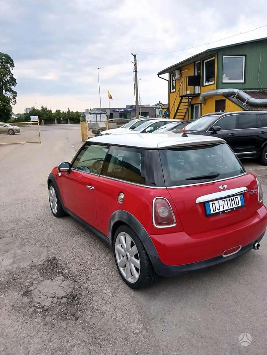 Red MINI Cooper 2007 in Taurage, with an engine capacity of 1.60 L and mileage of 210 thousand km for 2450 €, photo 7 on AUTOMOTO.COM.LV