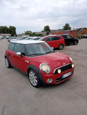 Red MINI Cooper 2007 in Taurage, with an engine capacity of 1.60 L and mileage of 210 thousand km for 2450 €, photo 12 on AUTOMOTO.COM.LV