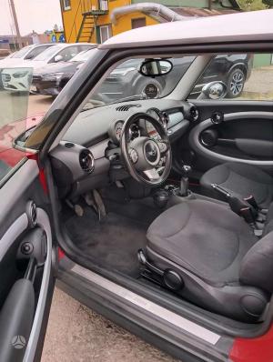 Red MINI Cooper 2007 in Taurage, with an engine capacity of 1.60 L and mileage of 210 thousand km for 2450 €, photo 13 on AUTOMOTO.COM.LV