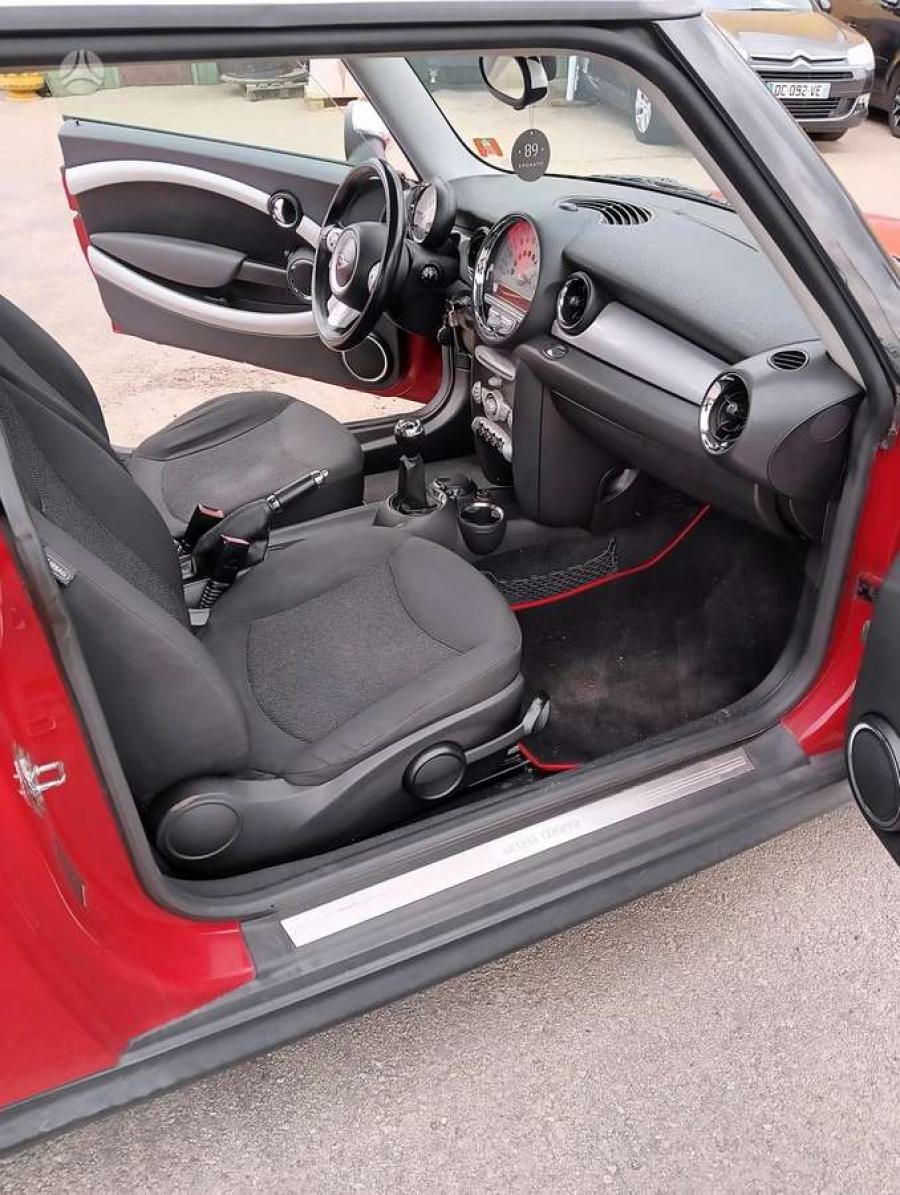 Red MINI Cooper 2007 in Taurage, with an engine capacity of 1.60 L and mileage of 210 thousand km for 2450 €, photo 20 on AUTOMOTO.COM.LV
