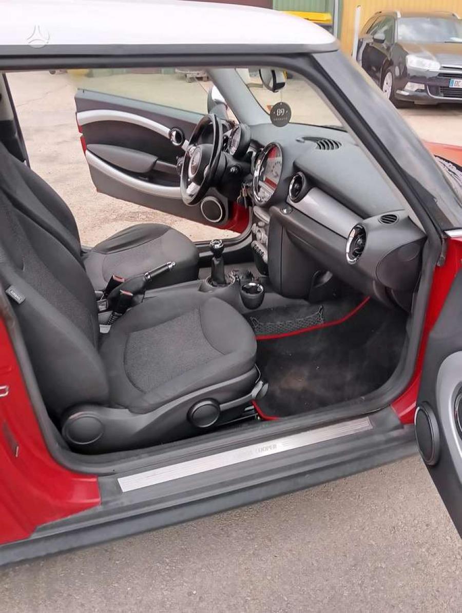 Red MINI Cooper 2007 in Taurage, with an engine capacity of 1.60 L and mileage of 210 thousand km for 2450 €, photo 21 on AUTOMOTO.COM.LV