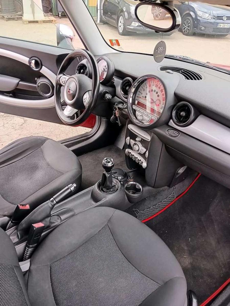 Red MINI Cooper 2007 in Taurage, with an engine capacity of 1.60 L and mileage of 210 thousand km for 2450 €, photo 22 on AUTOMOTO.COM.LV