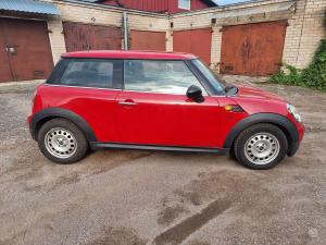 Sarkans MINI Cooper 2007 Alīta, ar dzinēja tilpumu 1.40 L un nobraukumu 192 tūkst. km par 2170 €, foto  vietnē AUTOMOTO.COM.LV