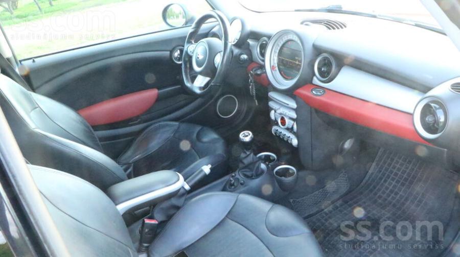 Red MINI Cooper 2007 in Riga, with an engine capacity of 1.60 L and mileage of 274 thousand km for 4900 €, photo 12 on AUTOMOTO.COM.LV