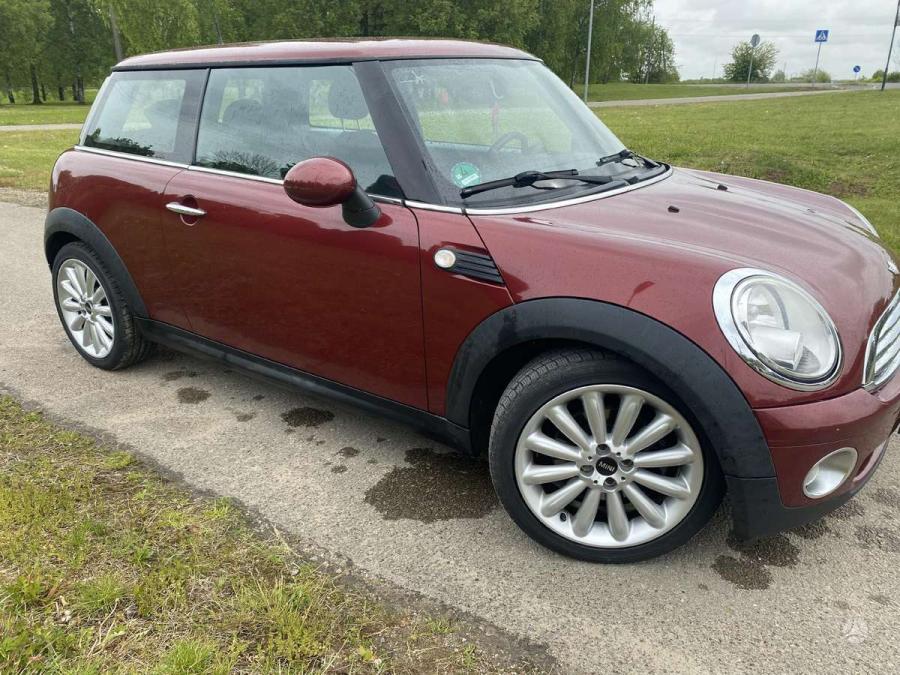 Red MINI Cooper 2008 in Jurbarkas, with an engine capacity of 1.40 L and mileage of 193 thousand km for 3499 €, photo 4 on AUTOMOTO.COM.LV