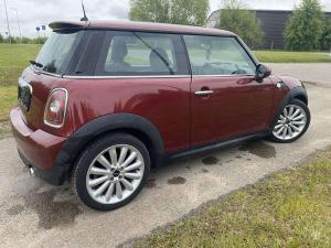 Red MINI Cooper 2008 in Jurbarkas, with an engine capacity of 1.40 L and mileage of 193 thousand km for 3499 €, photo 6 on AUTOMOTO.COM.LV