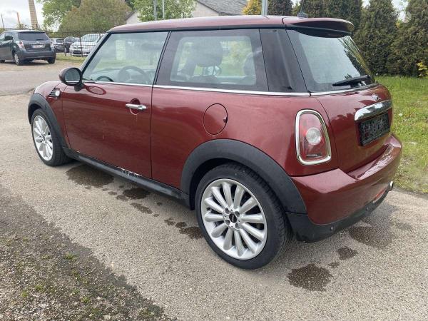Red MINI Cooper 2008 in Jurbarkas, with an engine capacity of 1.40 L and mileage of 193 thousand km for 3499 €, photo 7 on AUTOMOTO.COM.LV
