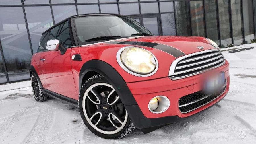 Red MINI Cooper 2008 in Vilnius, with an engine capacity of 1.60 L and mileage of 252 thousand km for 3900 €, photo 1 on AUTOMOTO.COM.LV