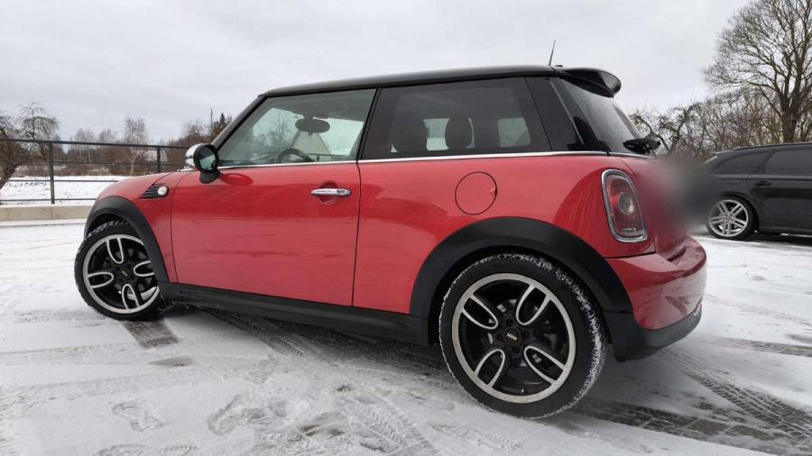 Red MINI Cooper 2008 in Vilnius, with an engine capacity of 1.60 L and mileage of 252 thousand km for 3900 €, photo 2 on AUTOMOTO.COM.LV