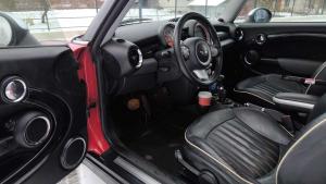 Red MINI Cooper 2008 in Vilnius, with an engine capacity of 1.60 L and mileage of 252 thousand km for 3900 €, photo 15 on AUTOMOTO.COM.LV