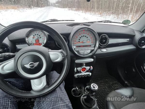 Sarkans MINI Cooper 2009 Tartu, ar dzinēja tilpumu 1.60 L un nobraukumu 129 tūkst. km par 2600 €, foto 5 vietnē AUTOMOTO.COM.LV