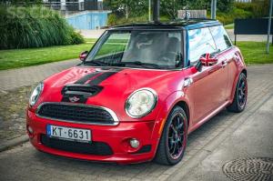 Red MINI Cooper 2009 in Riga, with an engine capacity of 1.60 L and mileage of 134 thousand km for 3990 €, photo  on AUTOMOTO.COM.LV