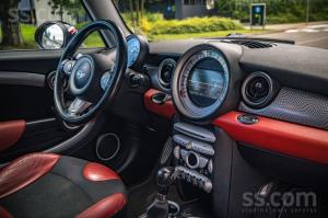 Sarkans MINI Cooper 2009 Rīga, ar dzinēja tilpumu 1.60 L un nobraukumu 134 tūkst. km par 3990 €, foto 12 vietnē AUTOMOTO.COM.LV