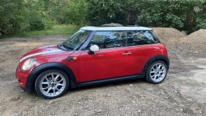 Red MINI Cooper 2009 in Vilnius, with an engine capacity of 1.60 L and mileage of 209 thousand km for 2950 €, photo  on AUTOMOTO.COM.LV