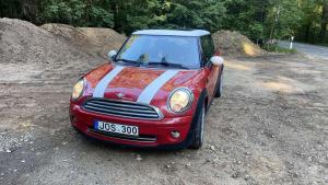 Red MINI Cooper 2009 in Vilnius, with an engine capacity of 1.60 L and mileage of 209 thousand km for 2950 €, photo 3 on AUTOMOTO.COM.LV