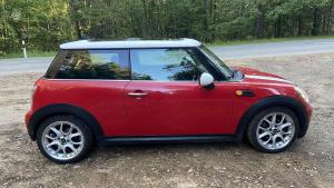 Red MINI Cooper 2009 in Vilnius, with an engine capacity of 1.60 L and mileage of 209 thousand km for 2950 €, photo 6 on AUTOMOTO.COM.LV