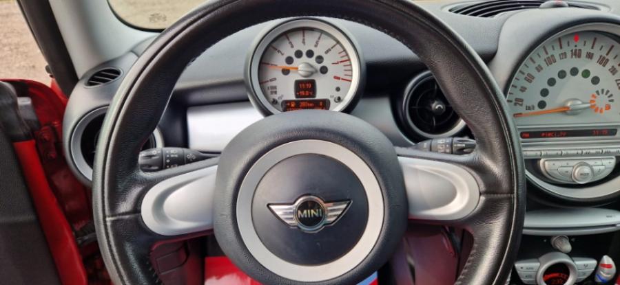 Sarkans MINI Cooper 2010 Rīga, ar dzinēja tilpumu 1.60 L un nobraukumu 173 tūkst. km par 5850 €, foto 20 vietnē AUTOMOTO.COM.LV