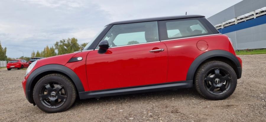 Sarkans MINI Cooper 2010 Rīga, ar dzinēja tilpumu 1.60 L un nobraukumu 173 tūkst. km par 5850 €, foto 30 vietnē AUTOMOTO.COM.LV