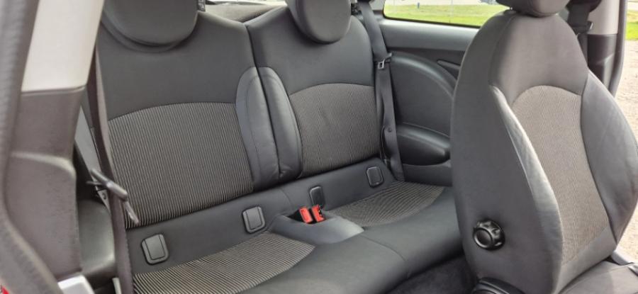 Sarkans MINI Cooper 2010 Rīga, ar dzinēja tilpumu 1.60 L un nobraukumu 173 tūkst. km par 5850 €, foto 38 vietnē AUTOMOTO.COM.LV