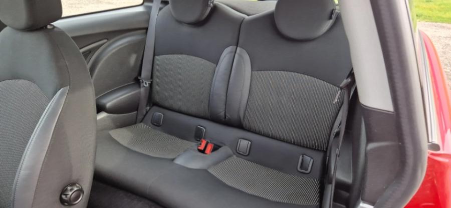 Sarkans MINI Cooper 2010 Rīga, ar dzinēja tilpumu 1.60 L un nobraukumu 173 tūkst. km par 5850 €, foto 39 vietnē AUTOMOTO.COM.LV
