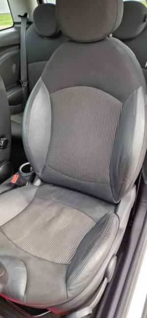Sarkans MINI Cooper 2010 Rīga, ar dzinēja tilpumu 1.60 L un nobraukumu 173 tūkst. km par 5850 €, foto 40 vietnē AUTOMOTO.COM.LV